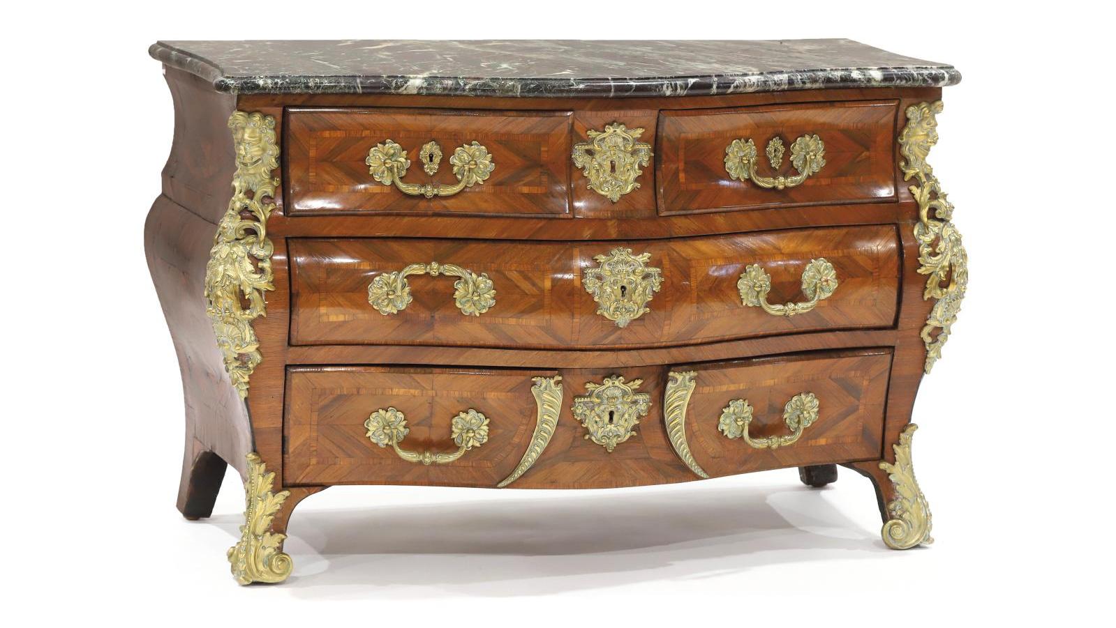 Séduisante commode Régence de Michel... | Gazette Drouot